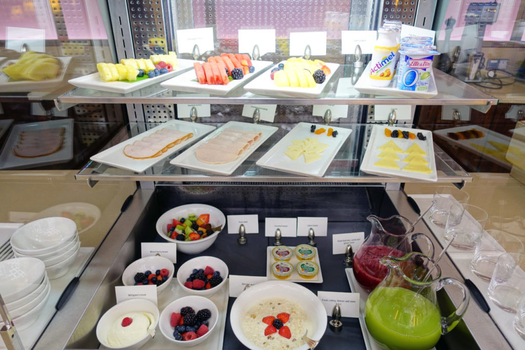 Emirates First Class Lounge Dubai review - Passport & Palmtree