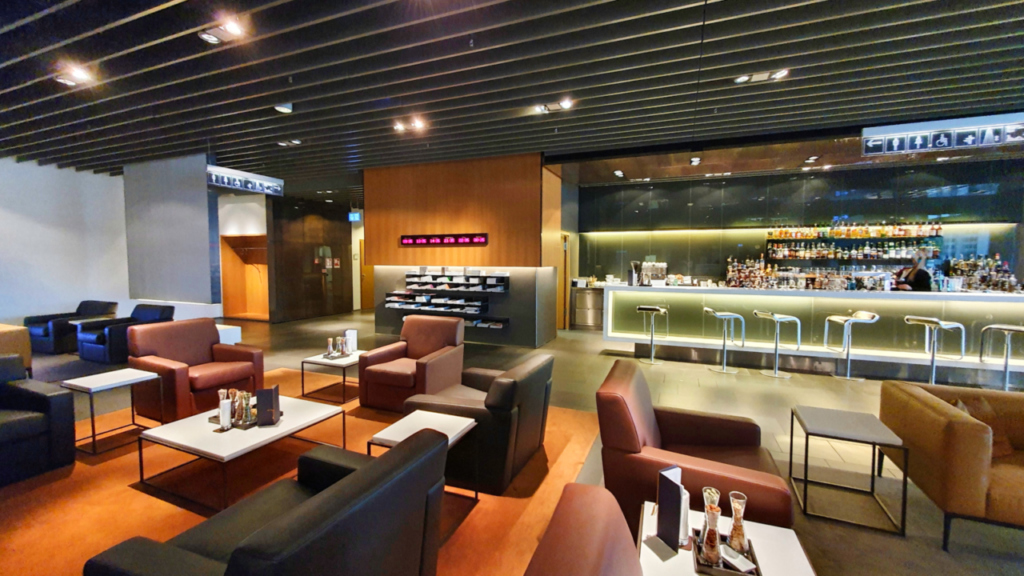 Lufthansa First Class Lounge Frankfurt review - Passport & Palmtree