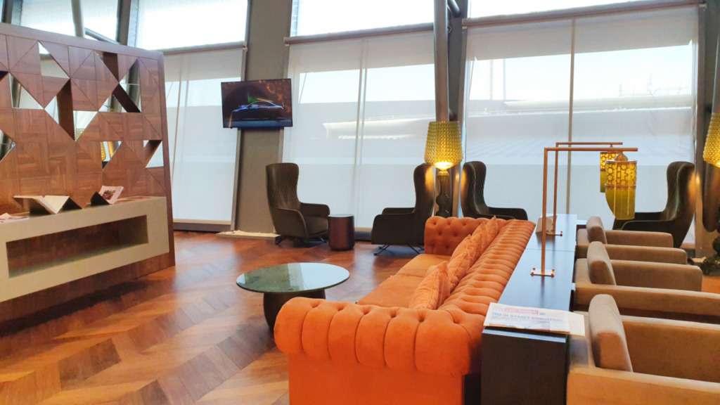 Primeclass Lounge Muscat Oman review - Passport & Palmtree